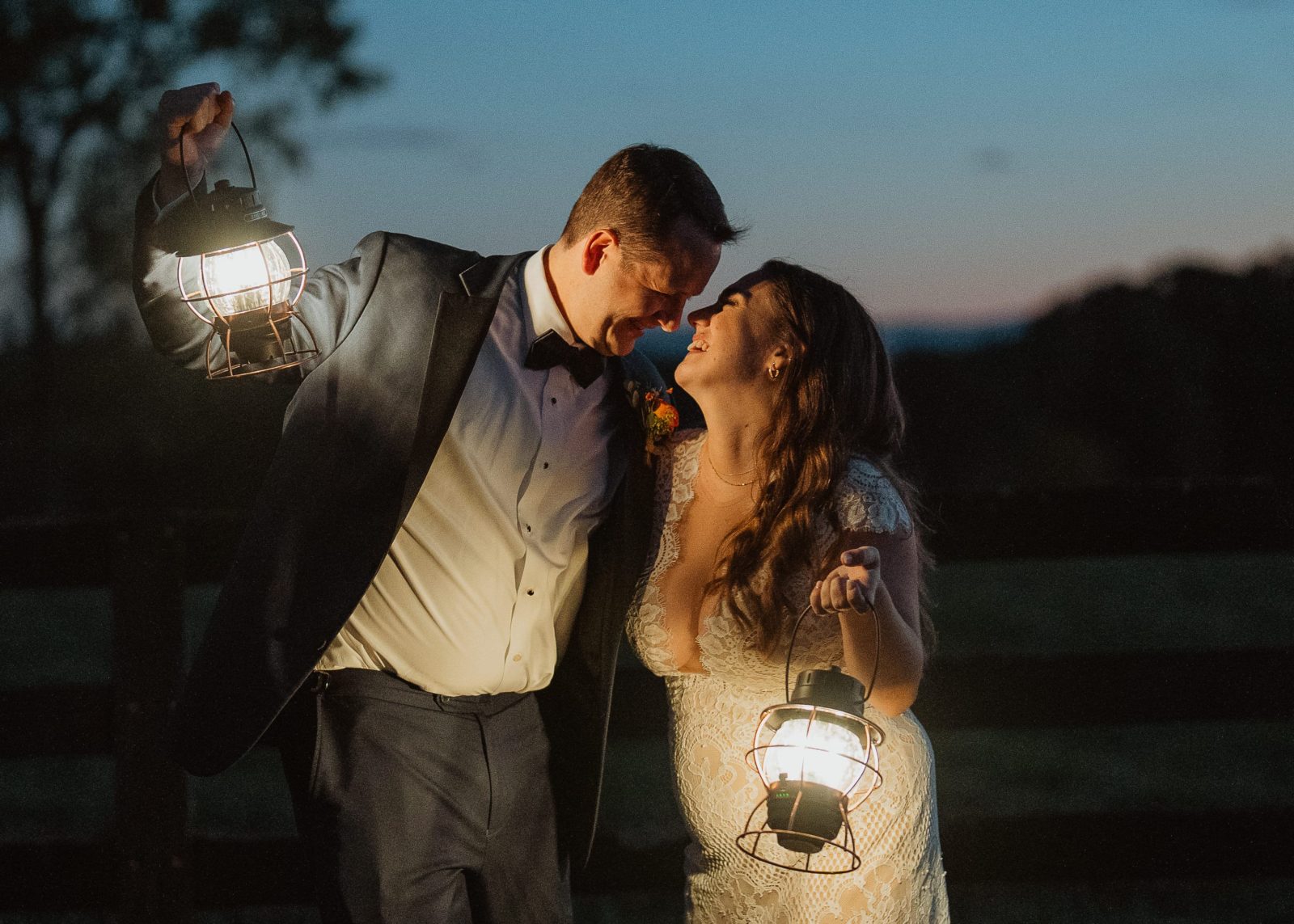 Red August Farm Wedding | Jenny and Alex - emiesphoto.com